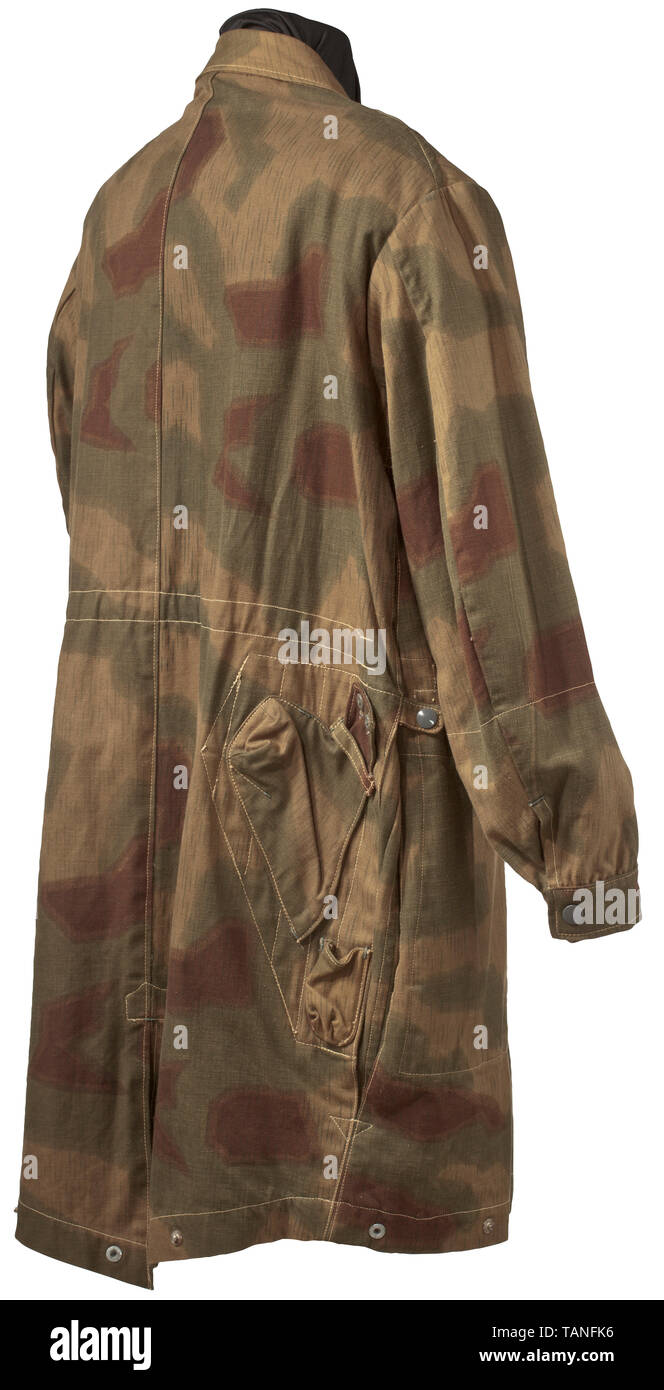 A paratrooper's tunic, known as a "Knochensack" 3rd issue in marsh ...
