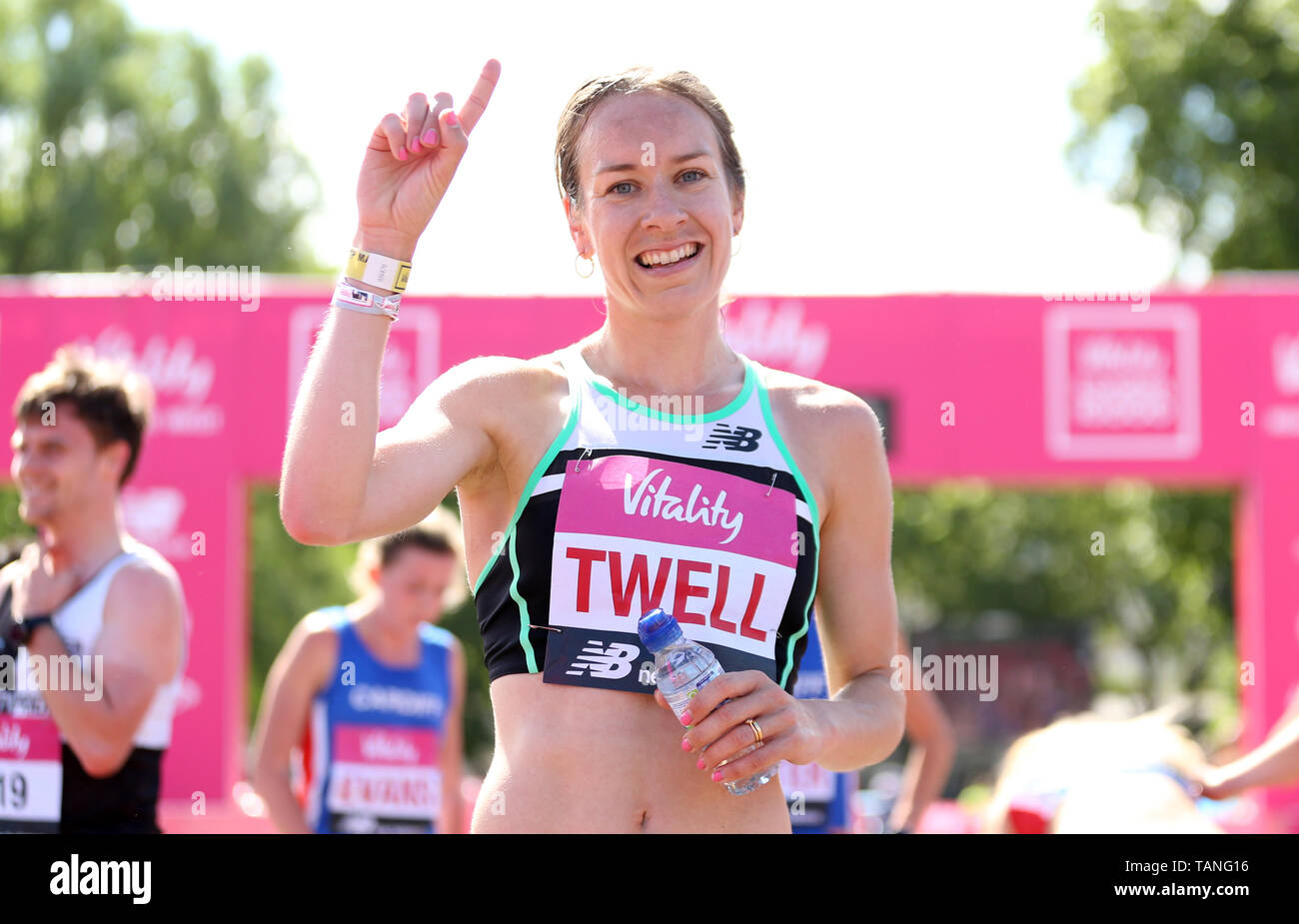 Stephanie Twell celebrates winning the Women's Elite race during the ...