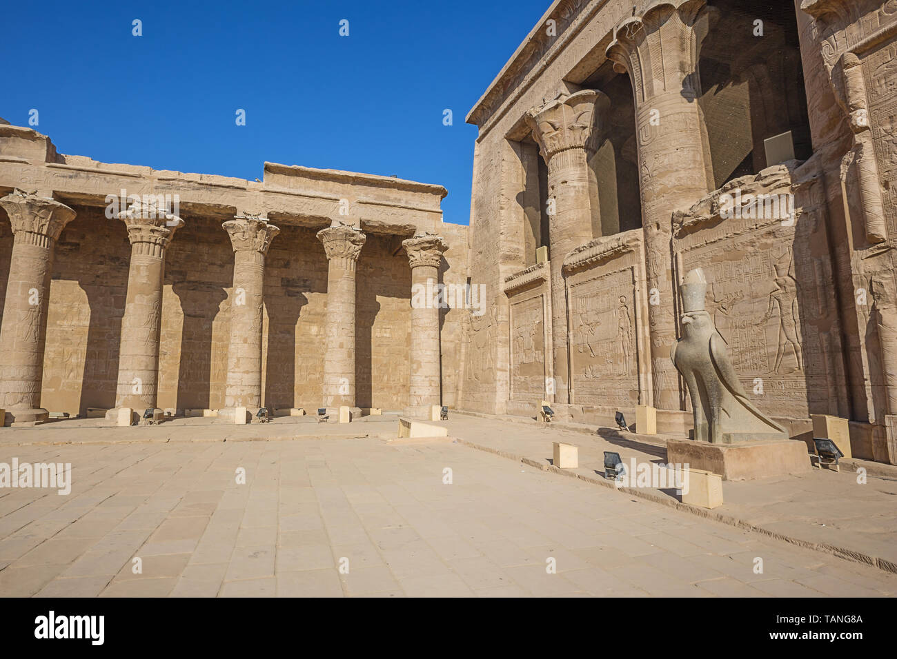 The courtyard of the Temple of Horus in Edfu Stock Photo - Alamy