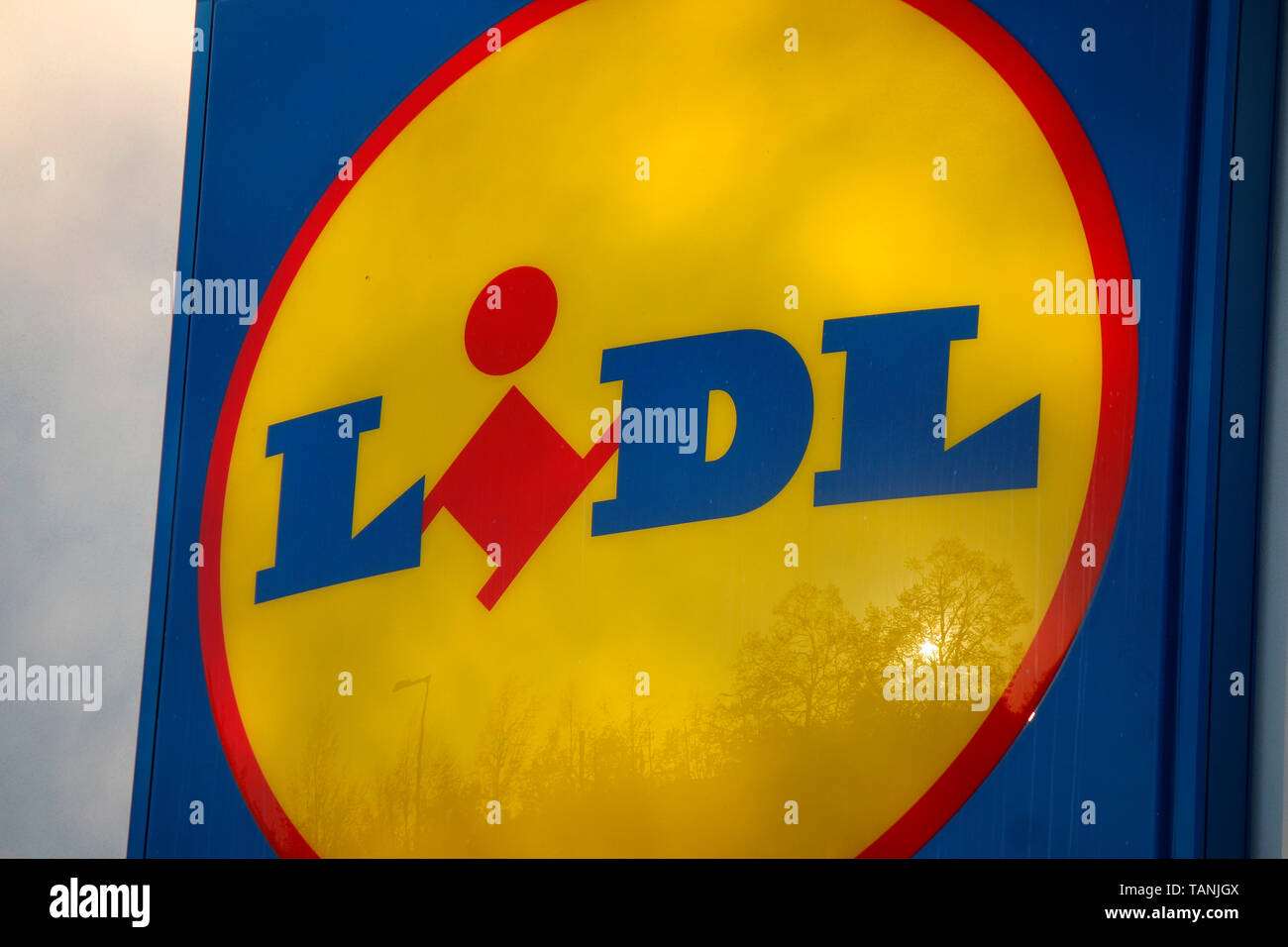 Lidl logo icon hi-res stock photography and images - Alamy