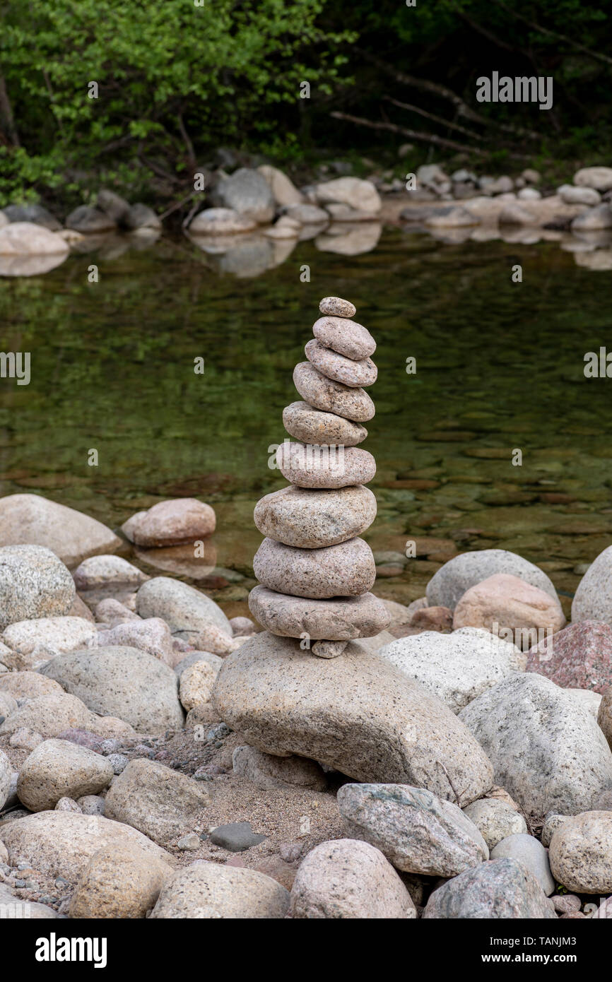 Balancing elements hi-res stock photography and images - Alamy