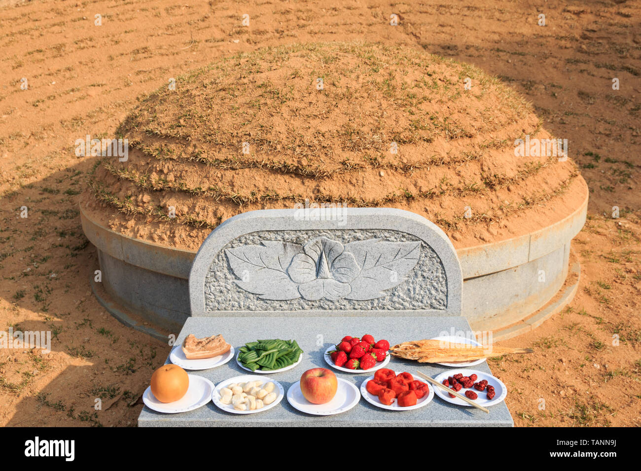Korean altar hi-res stock photography and images - Alamy