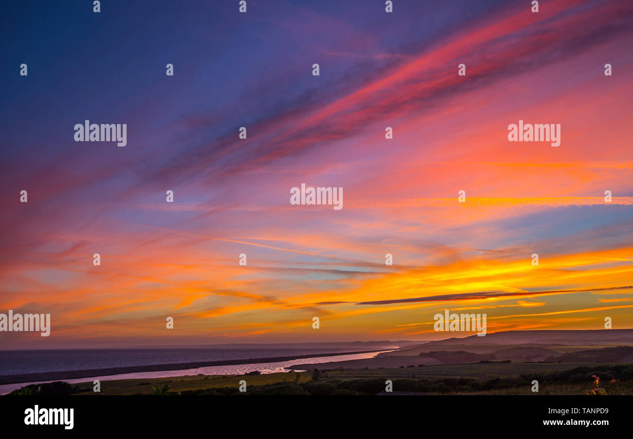 English countryside barn sunset hi-res stock photography and images - Alamy