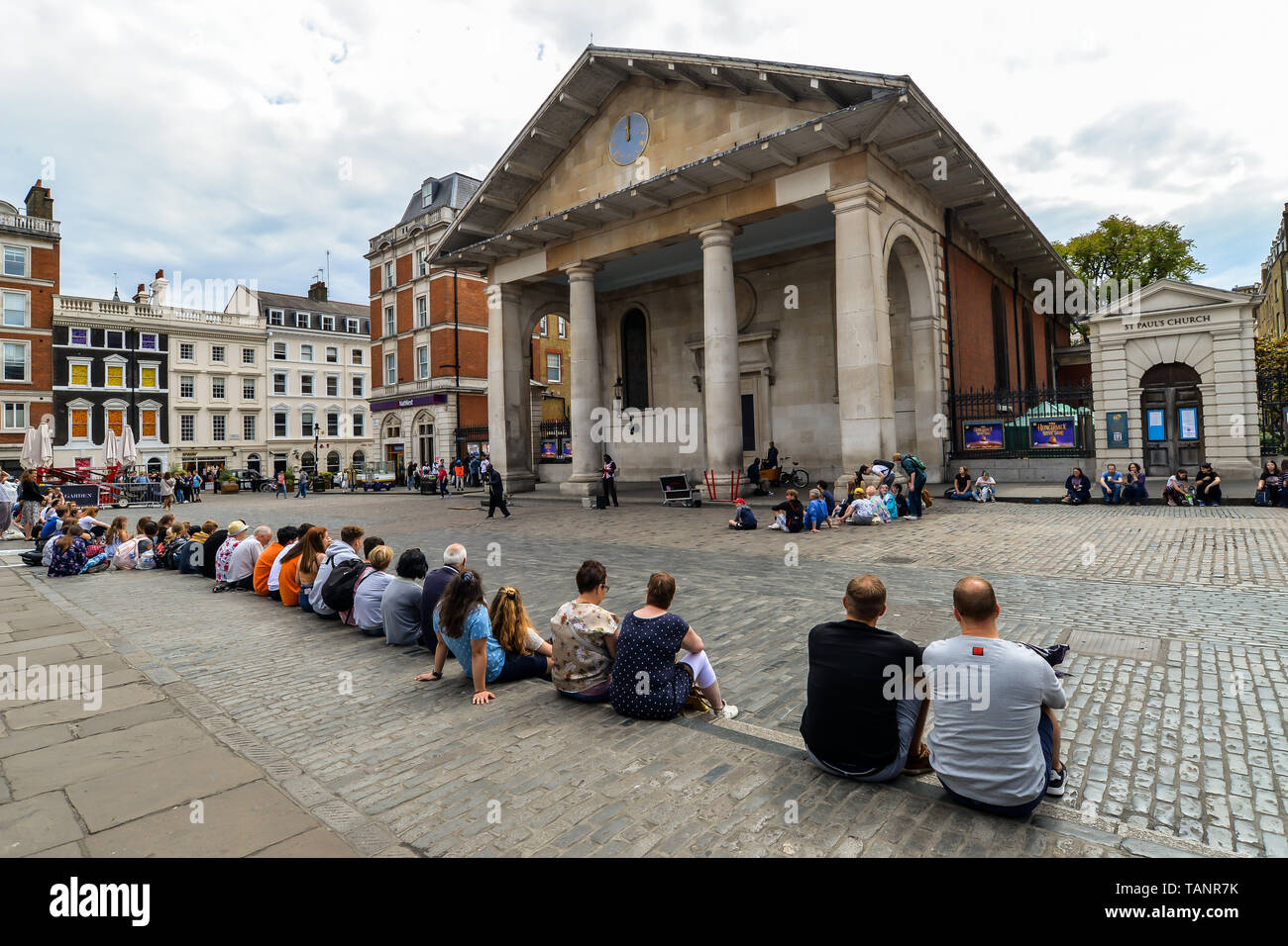 5/24/19 - People in the square in front of Covent Gardens watching a ...