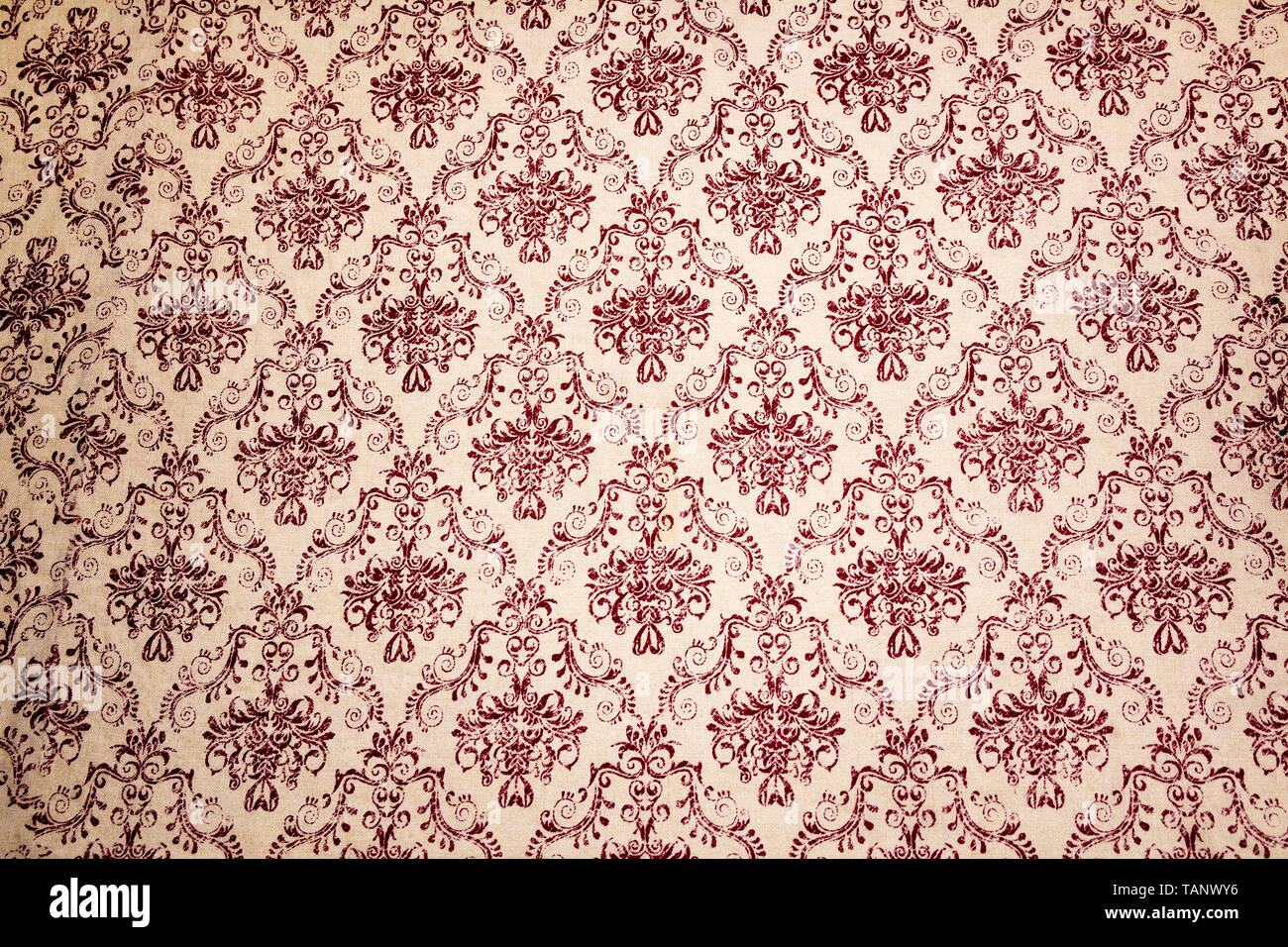 Vintage floral wallpaper torn hi-res stock photography and images - Alamy