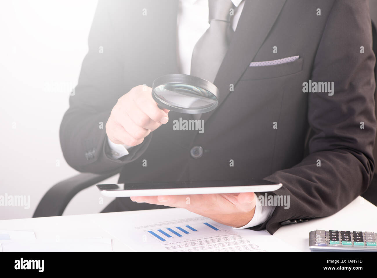 Magnifying glass computer screen hi-res stock photography and images ...