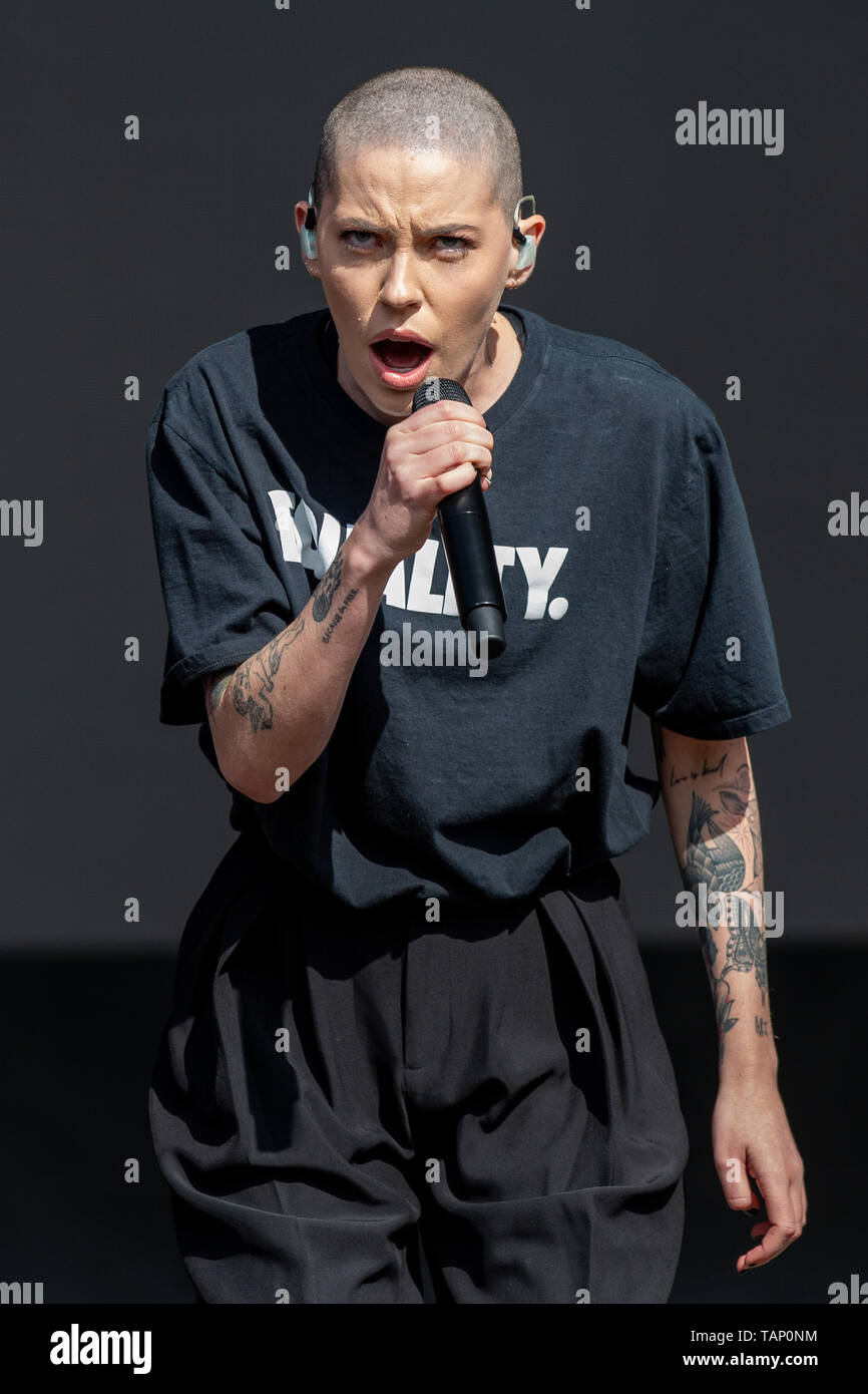 Sarah Grace High Resolution Stock Photography and Images - Alamy