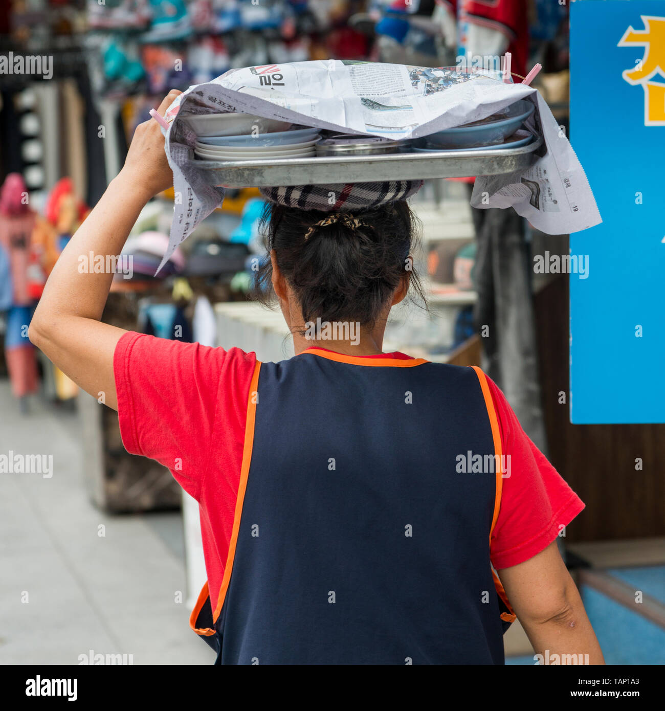 Woman carrying food on her head, Seoul, south Korea Stock Photo - Alamy