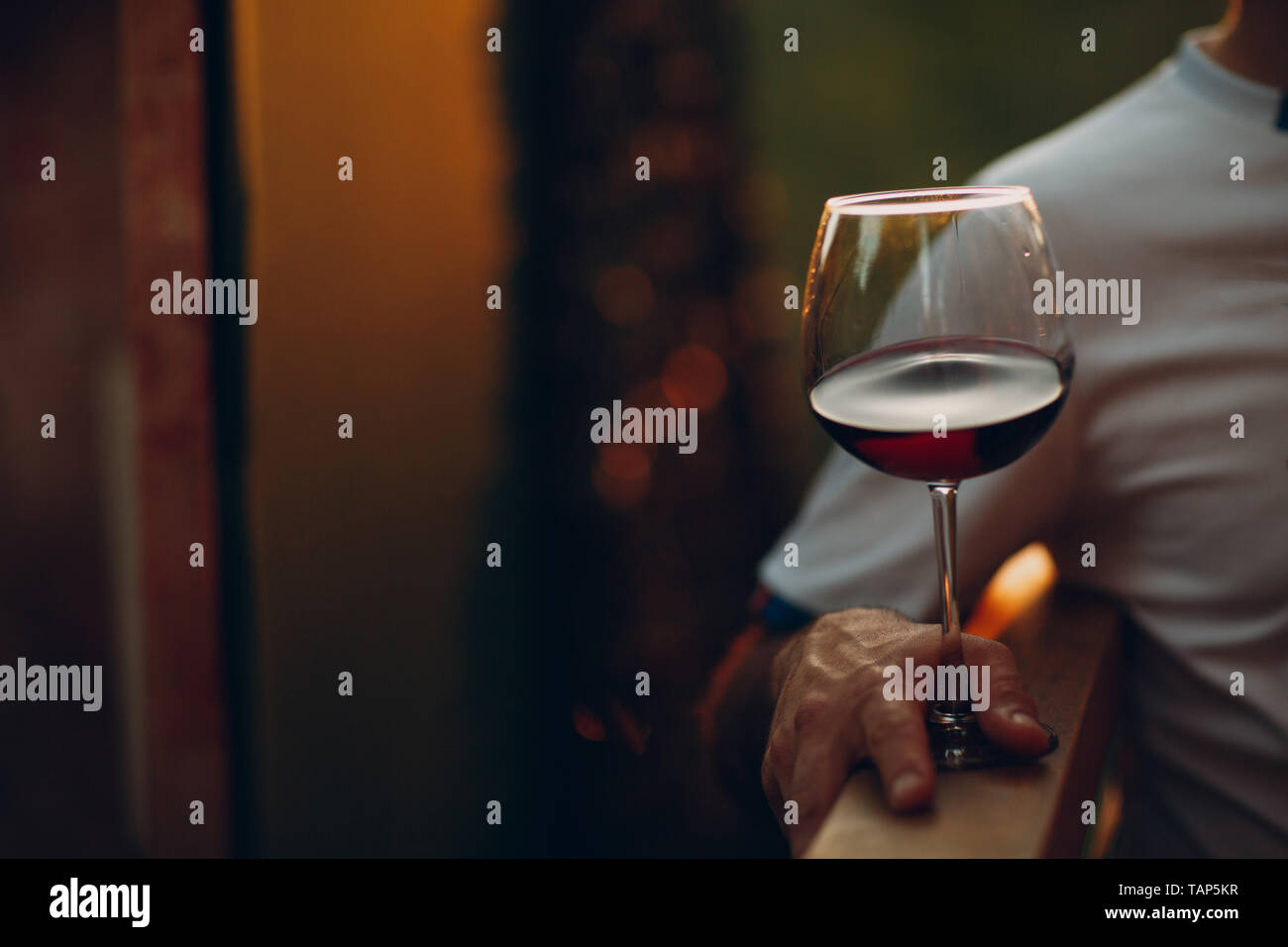Wine in hand hi-res stock photography and images - Alamy