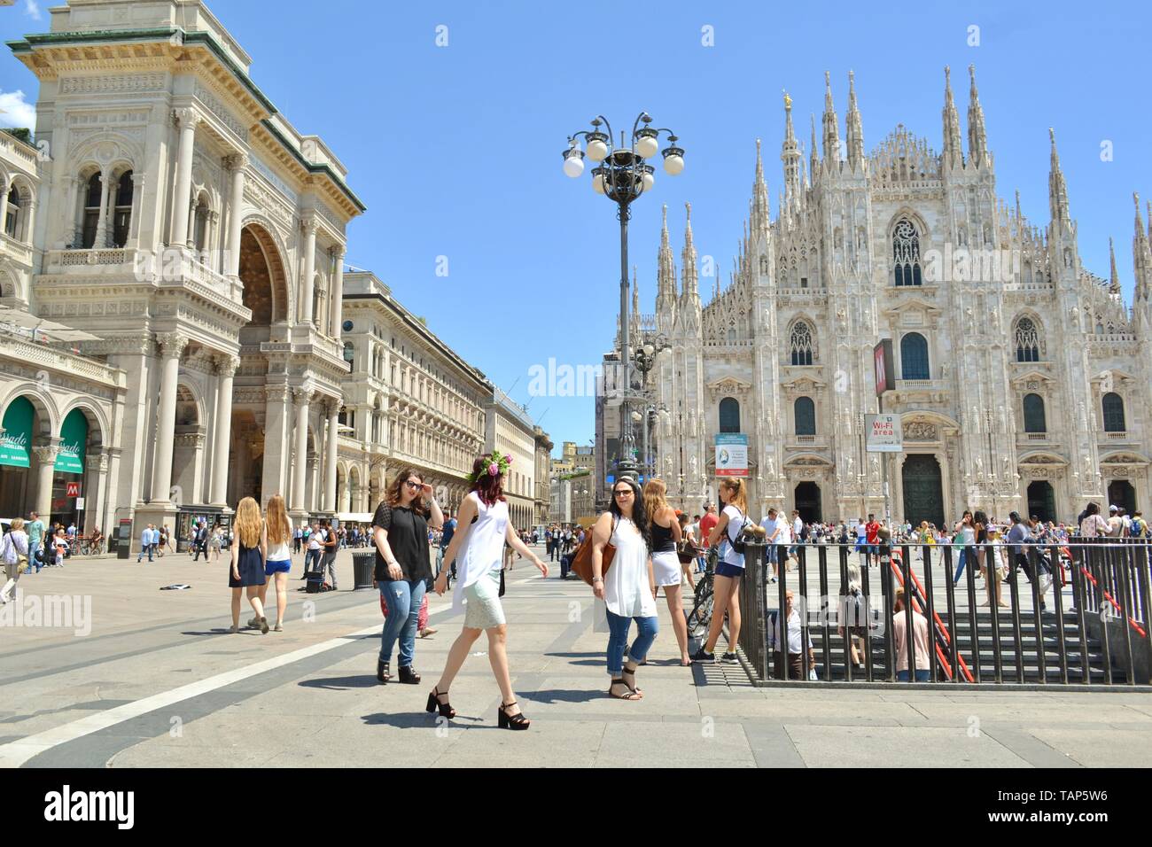 Woman graduation italy hi-res stock photography and images - Alamy