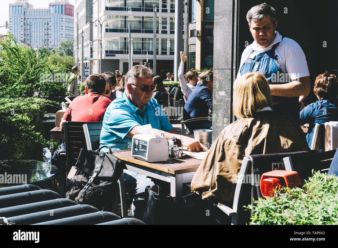 Women cafe guest hi-res stock photography and images - Alamy