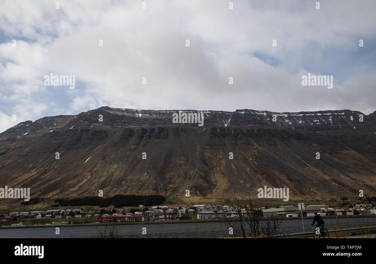 low cloud over mountains in Iceland Stock Photo - Alamy