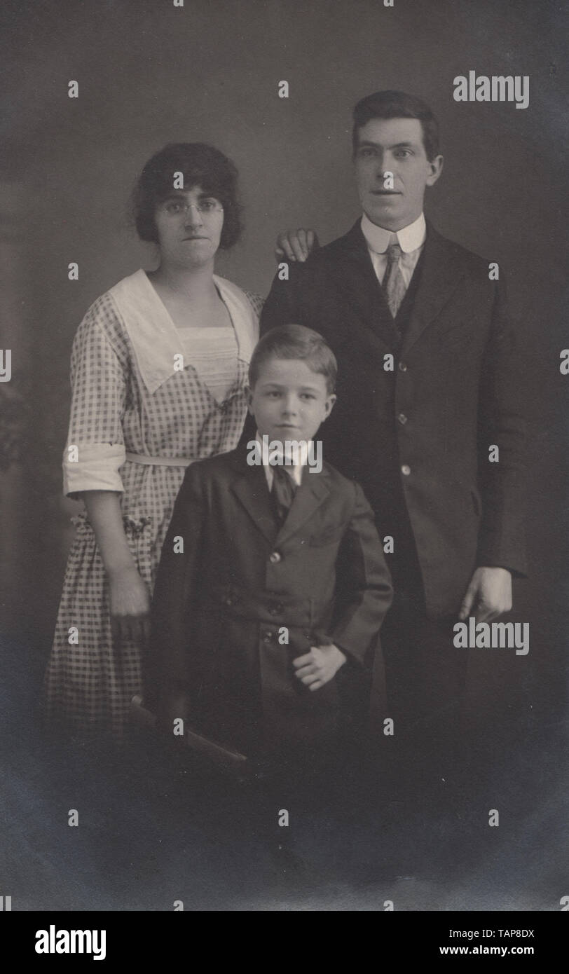 1920s fashion 1927 hi-res stock photography and images - Alamy