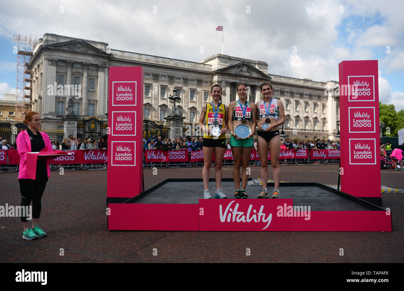 Stephanie Twell (centre) celebrates wining the Women's Elite Race ...