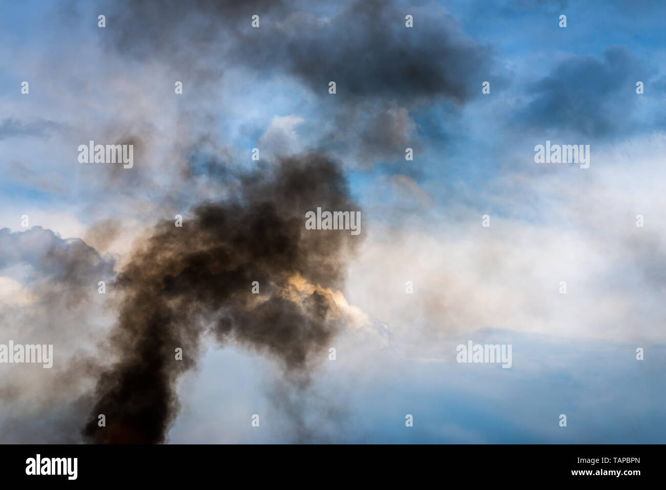 Vanishing smoke hi-res stock photography and images - Alamy
