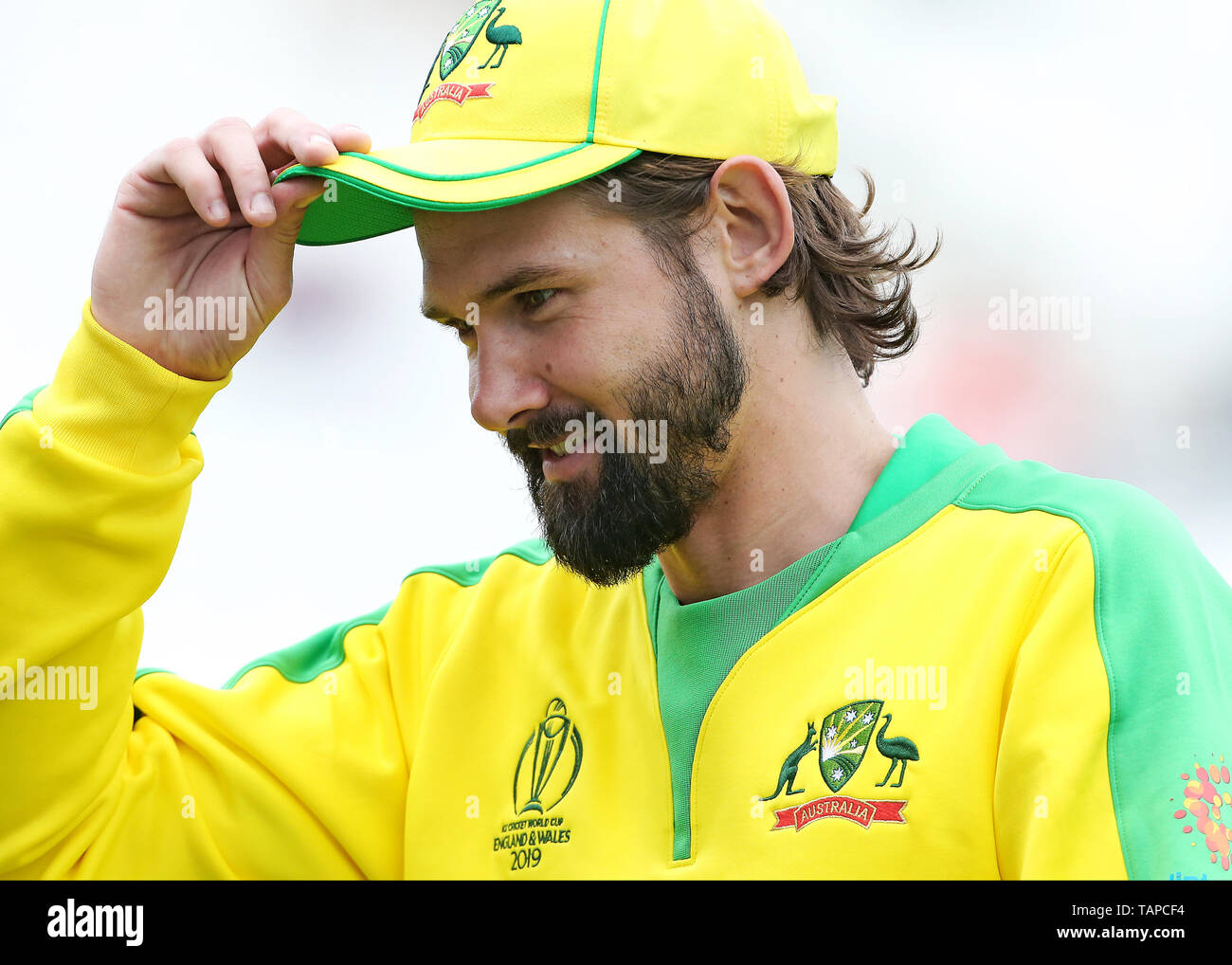 Pitch end innings hi-res stock photography and images - Alamy