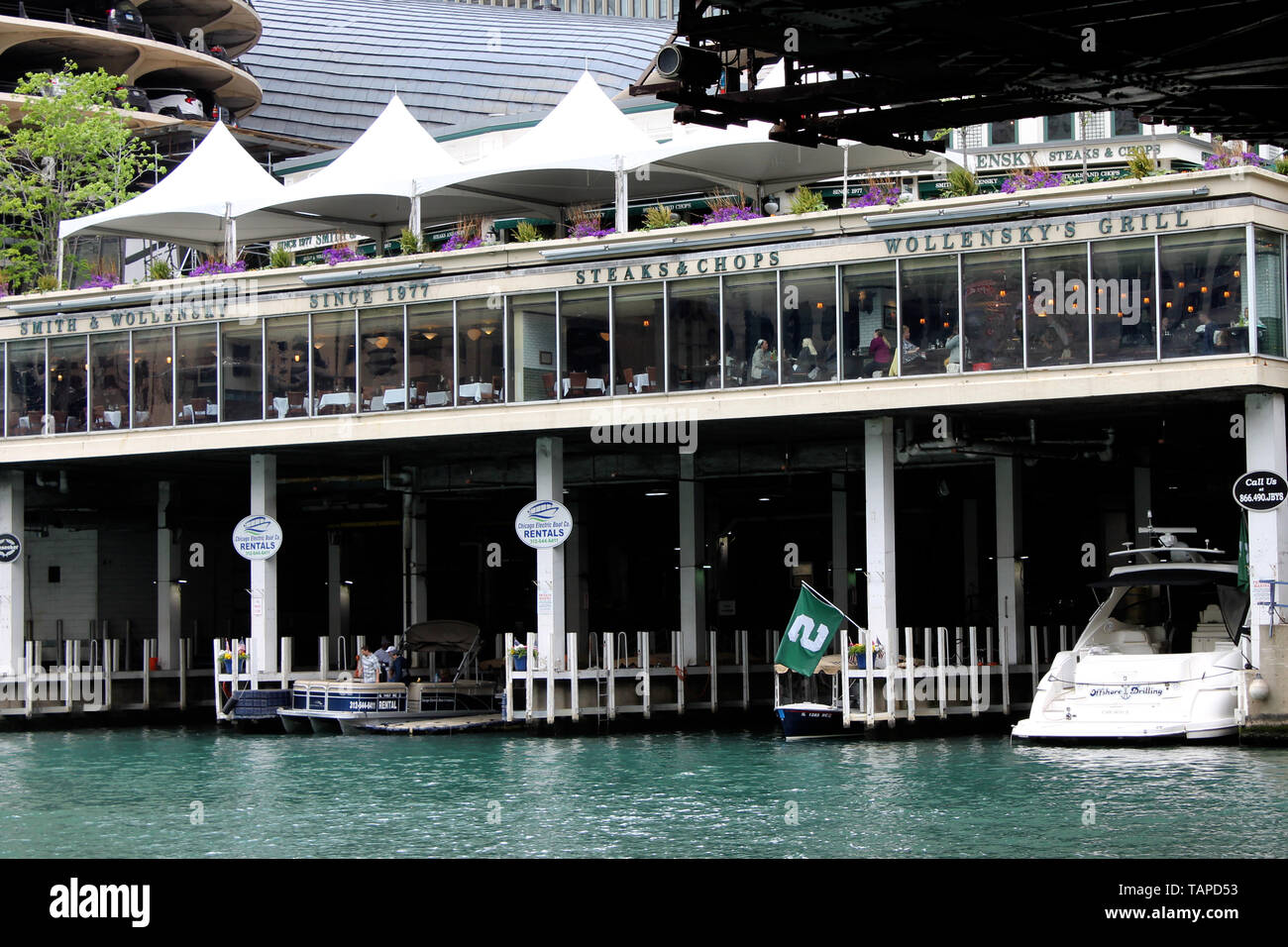 The marina under Marina City Towers on the Chicago River downtown in ...