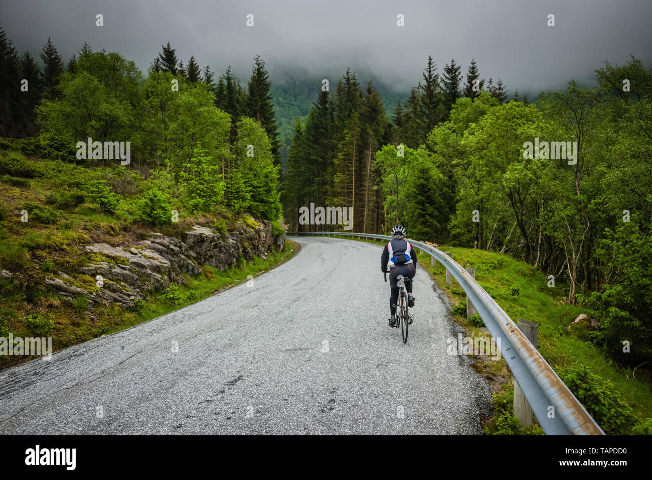 Over 60 female cyclist hi-res stock photography and images - Alamy
