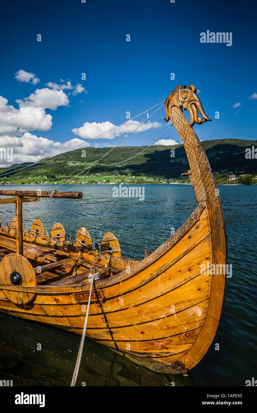 Viking long boat hi-res stock photography and images - Alamy