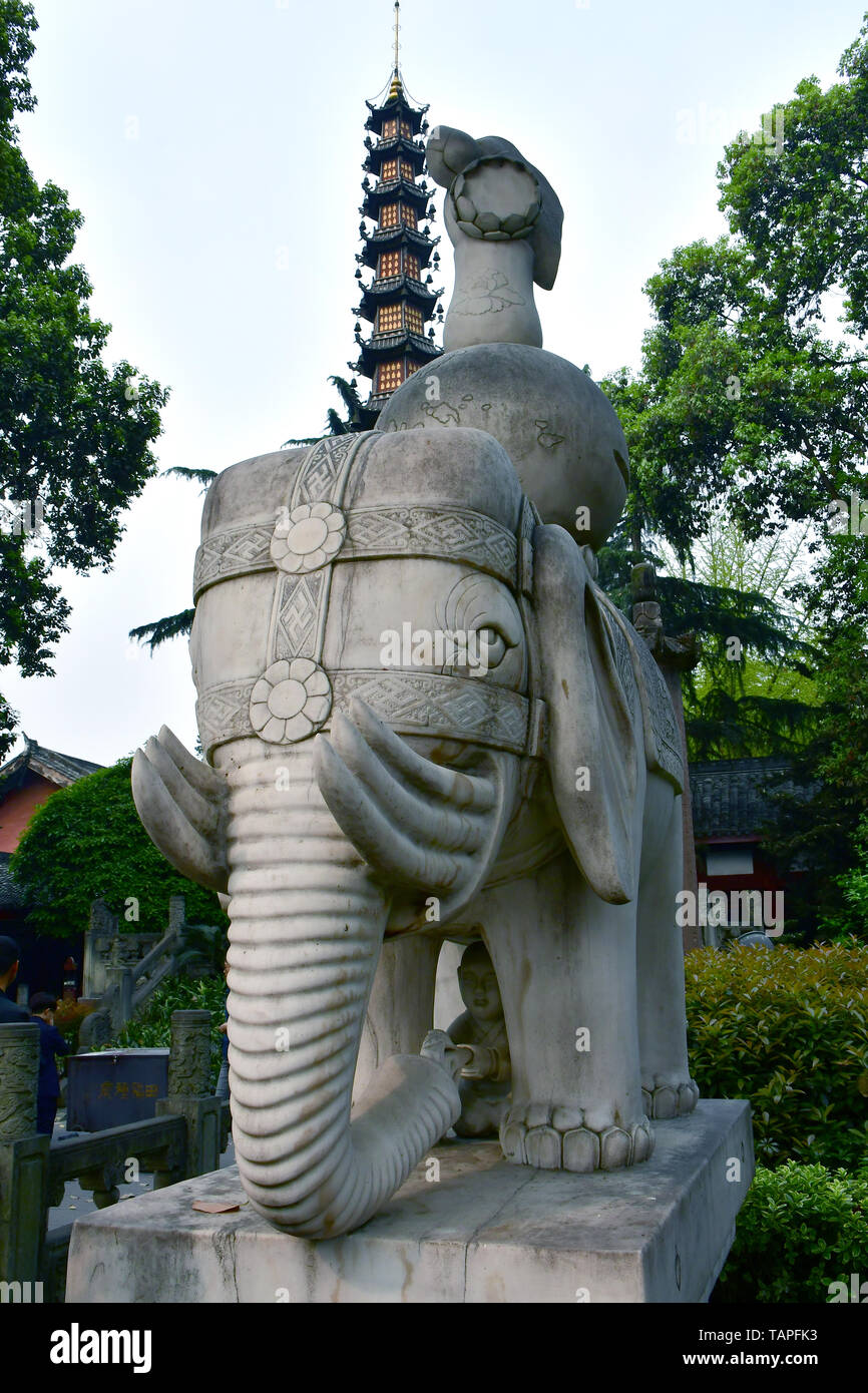 Elephant statue big hi-res stock photography and images - Alamy