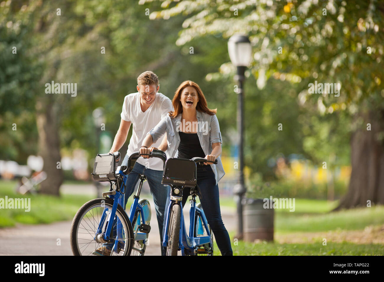 Couple riding bikes hi-res stock photography and images - Alamy