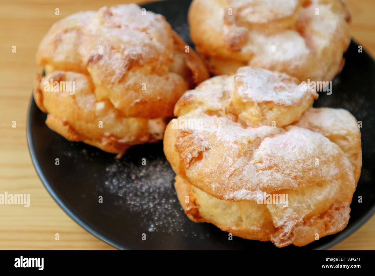Three cream puffs hi-res stock photography and images - Alamy