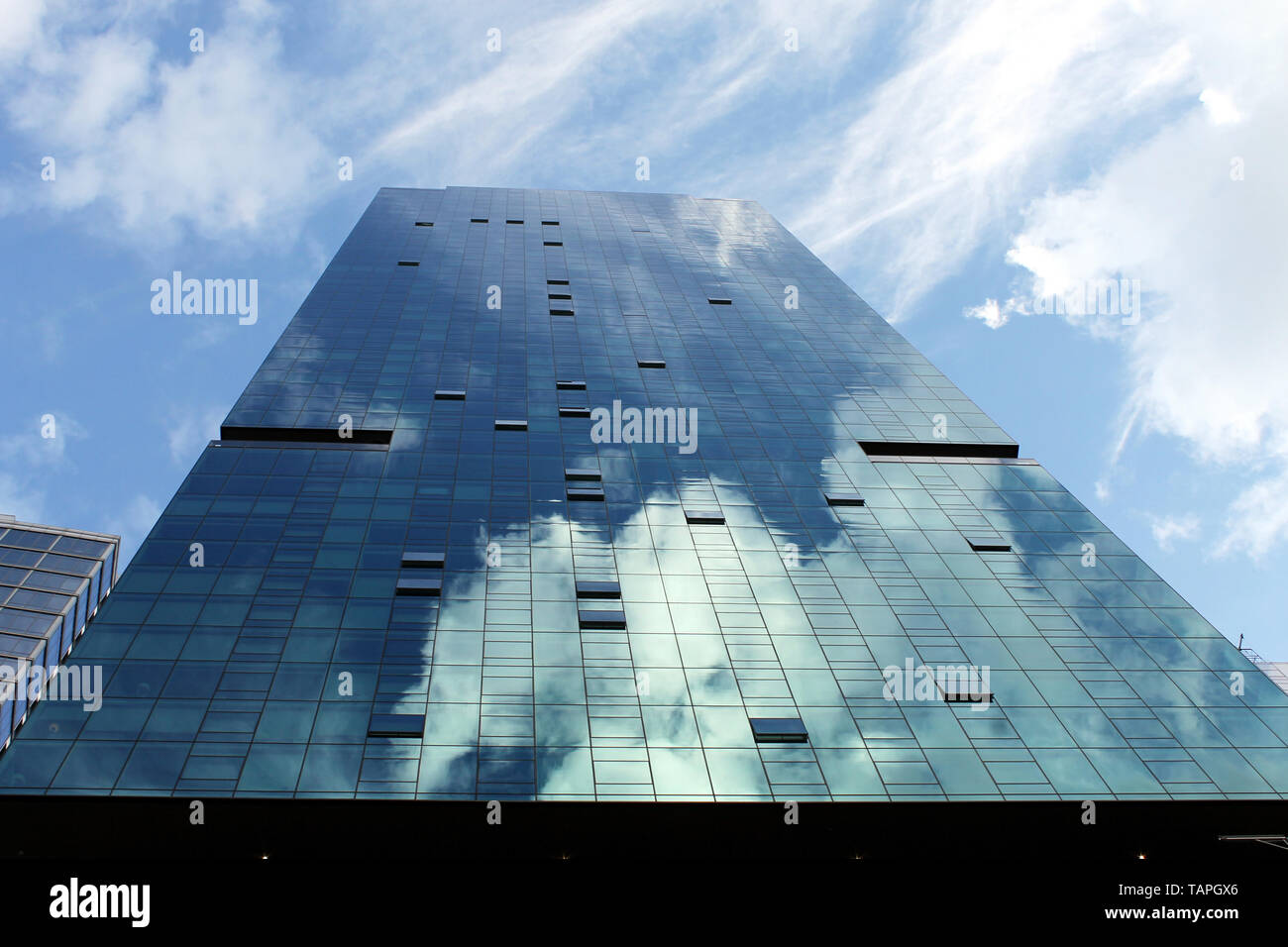 The Optima Signature Apartments, a glass skyscraper in Streeterville ...