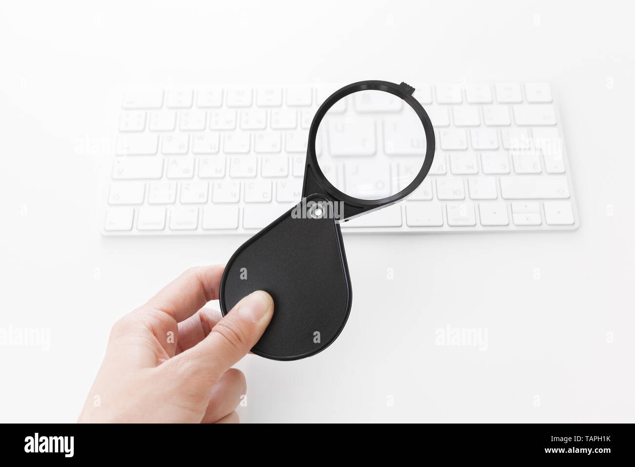 Laptop with a magnifying glass Stock Photo - Alamy