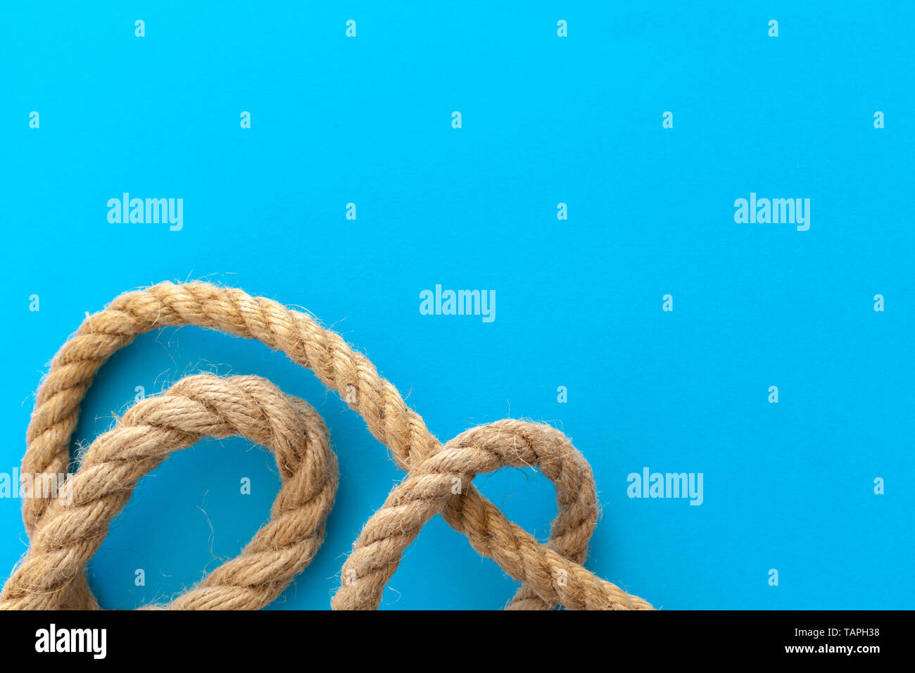 Ship ropes with knot Stock Photo - Alamy