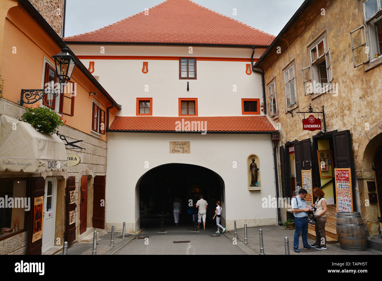 Zagreb kamenita vrata hi-res stock photography and images - Alamy