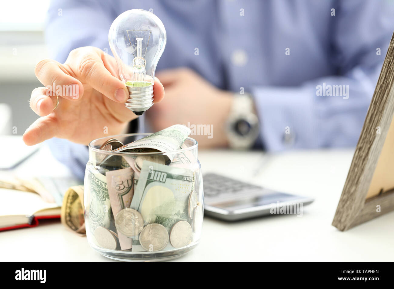 Hand full banknotes hi-res stock photography and images - Alamy