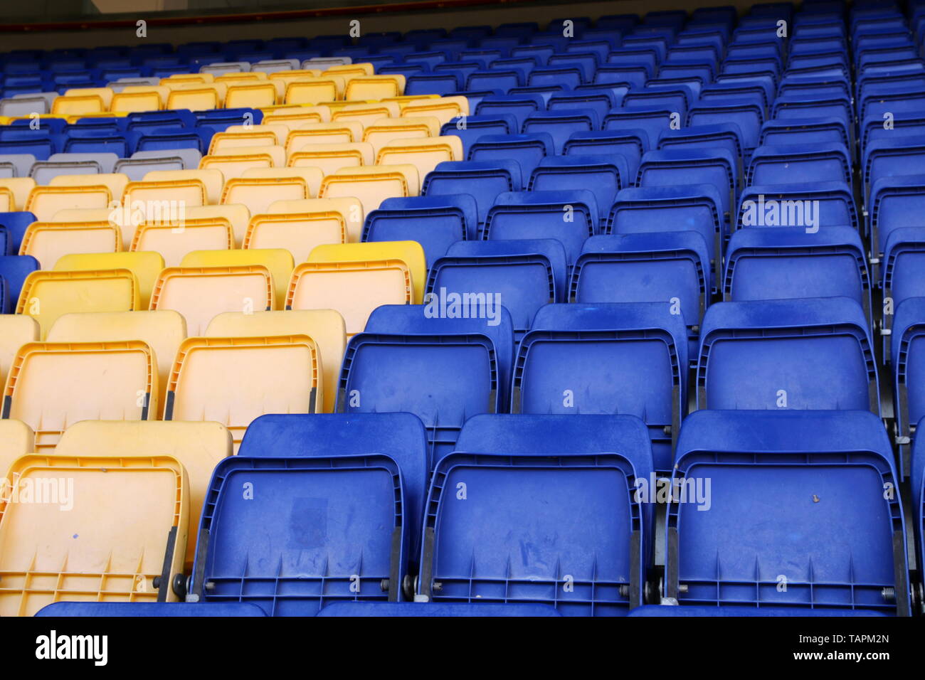 Yellow stadium seats hi-res stock photography and images - Alamy