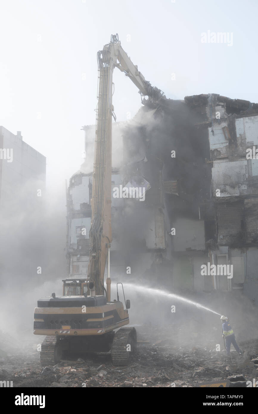 demolition crane demolishing a building Stock Photo - Alamy