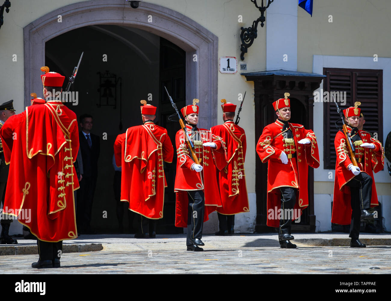 (190526) -- ZAGREB, May 26, 2019 (Xinhua) -- Croatian soldiers from the ...