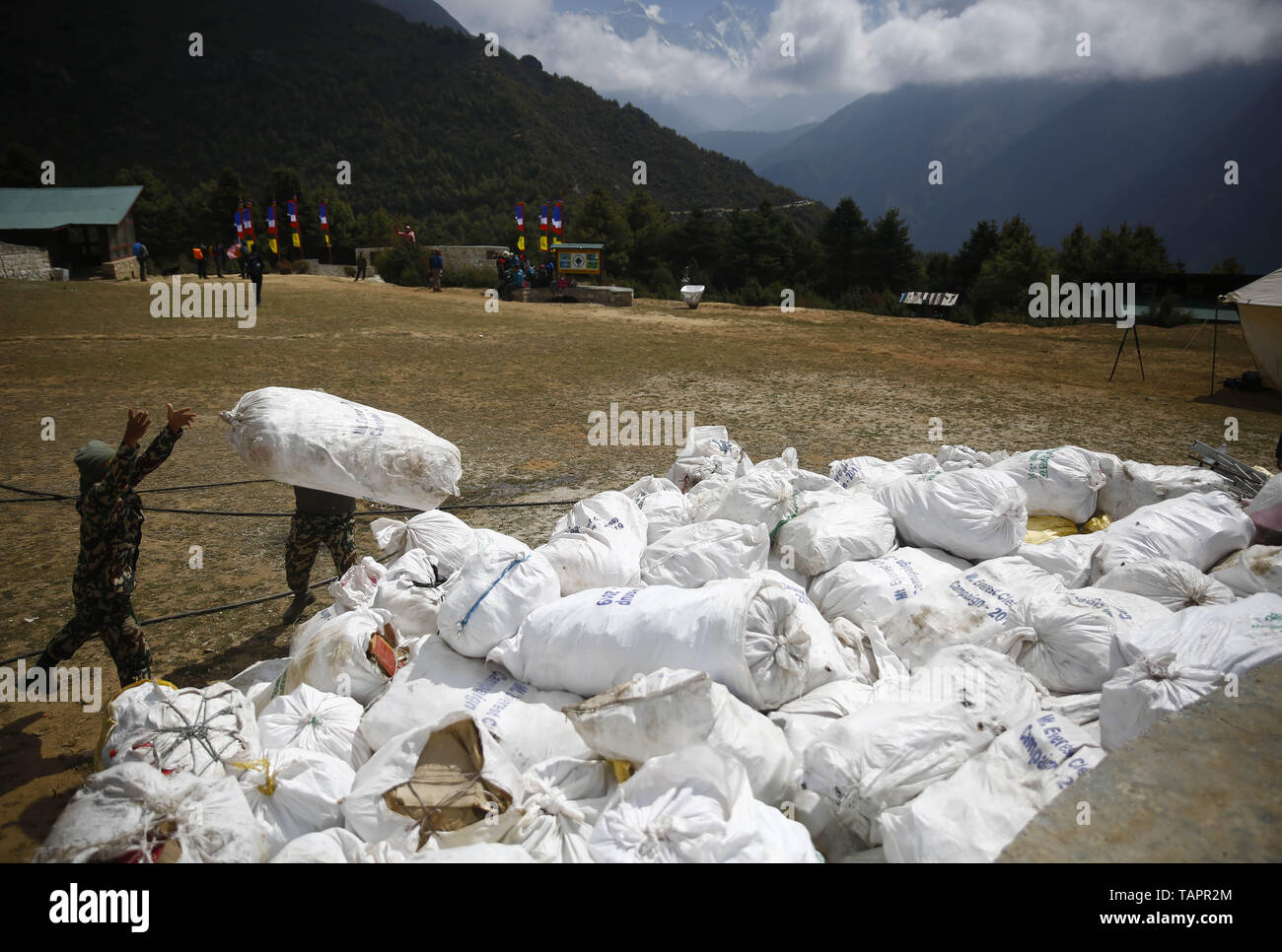 Mount everest garbage hi-res stock photography and images - Alamy