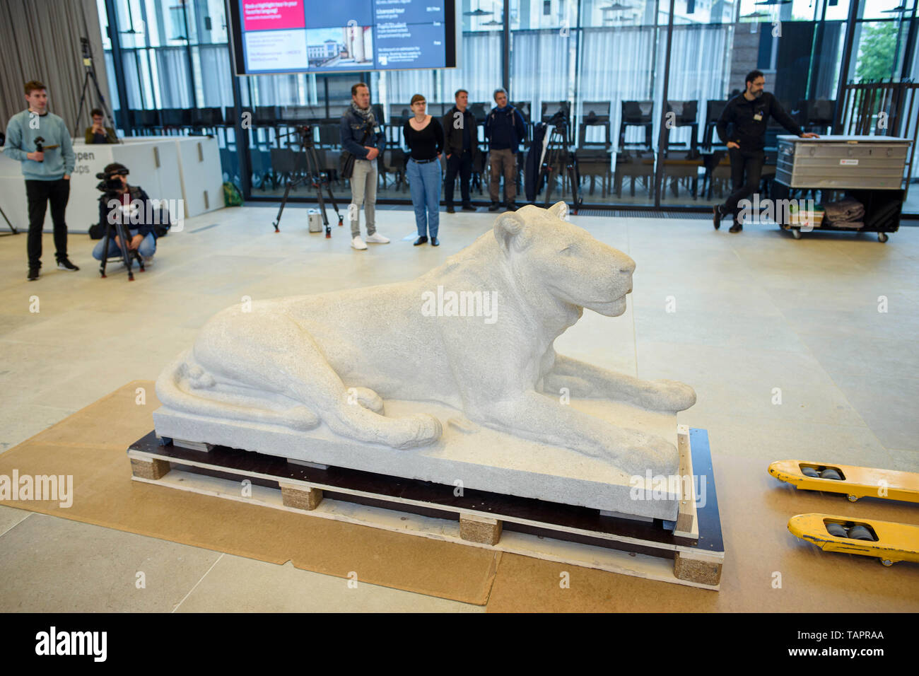22 May 2019, Berlin: The "Lying Lion" by the artist August Gaul from ...