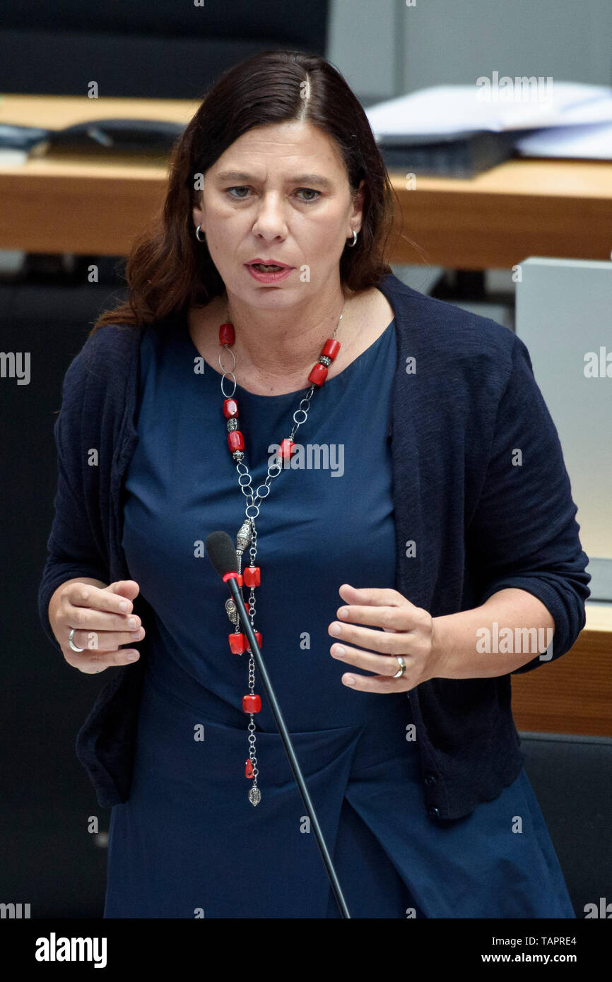 Sandra scheeres hi-res stock photography and images - Alamy