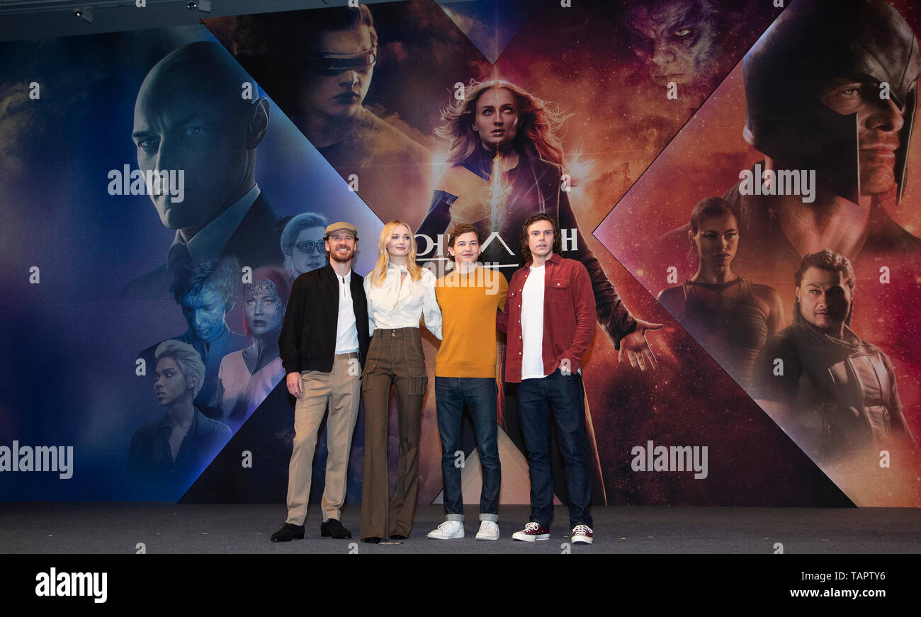 Michael fassbender sophie turner hi-res stock photography and images ...