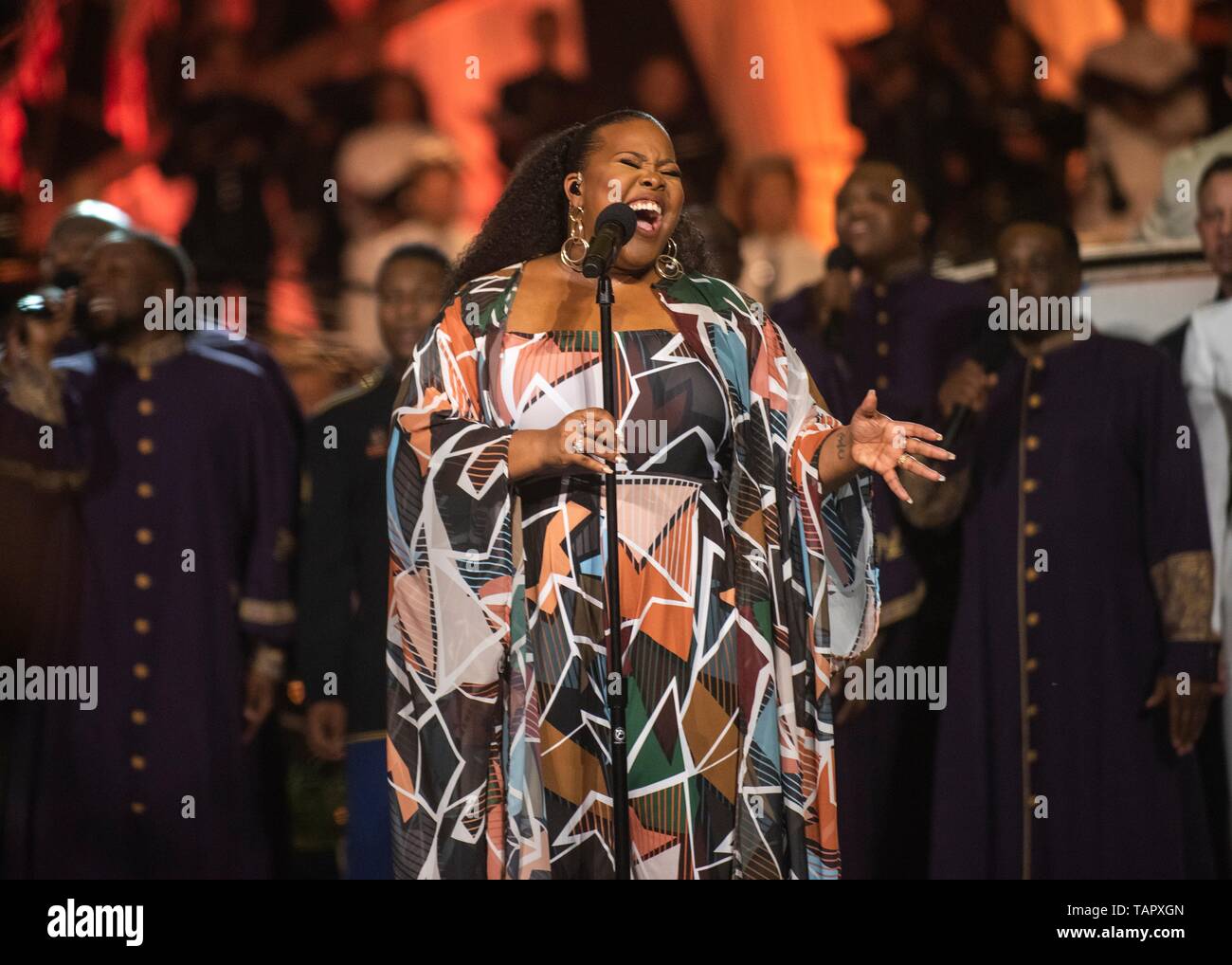 Amber riley performing hi-res stock photography and images - Alamy