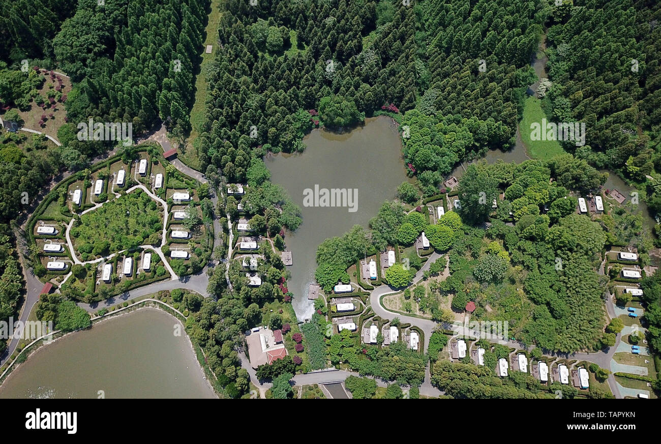 (190527) -- SHANGHAI, May 27, 2019 (Xinhua) -- Aerial photo taken on ...