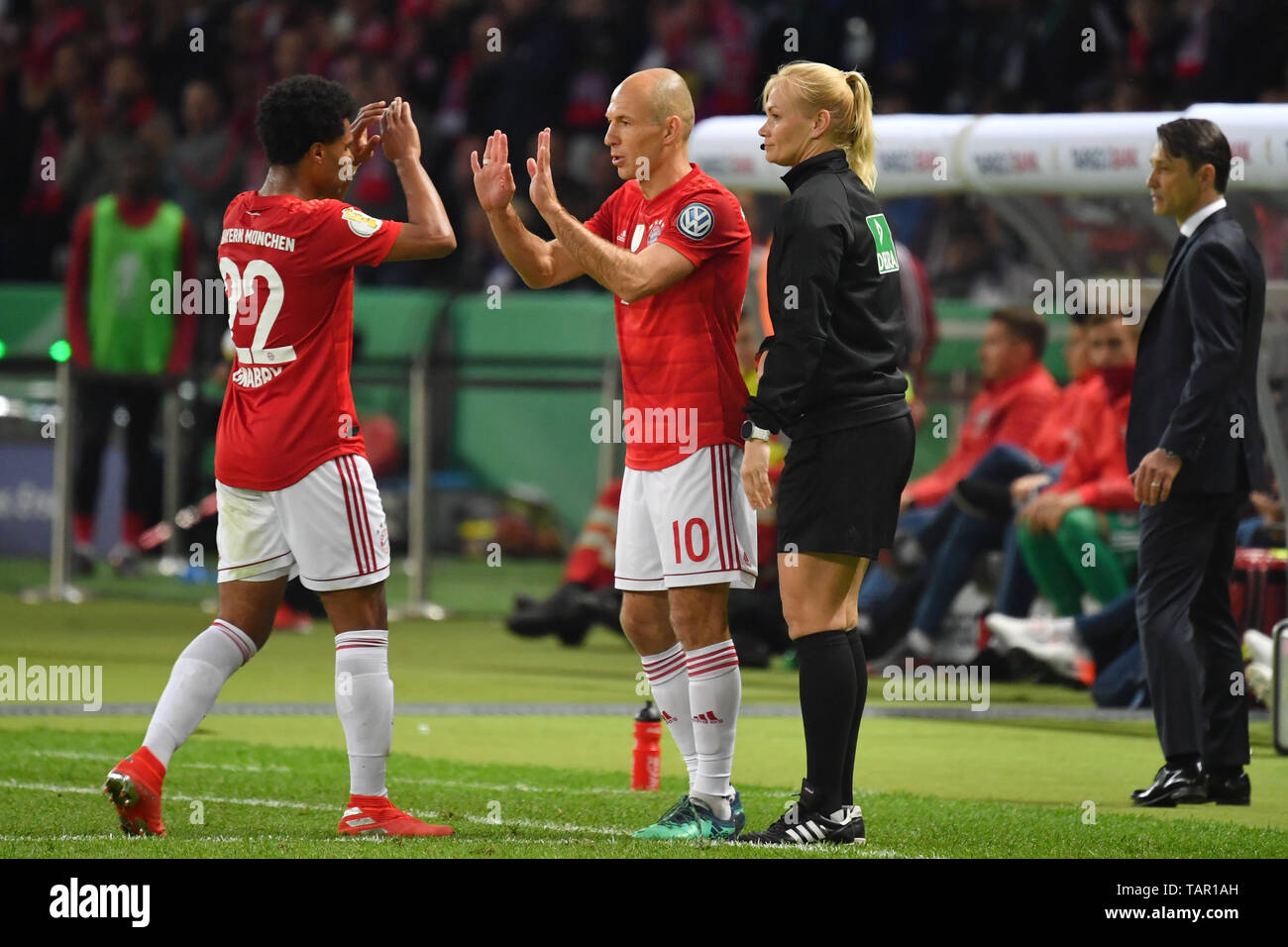 Berlin, Deutschland. 25th May, 2019. Substitutes Arjen ROBBEN (FC ...