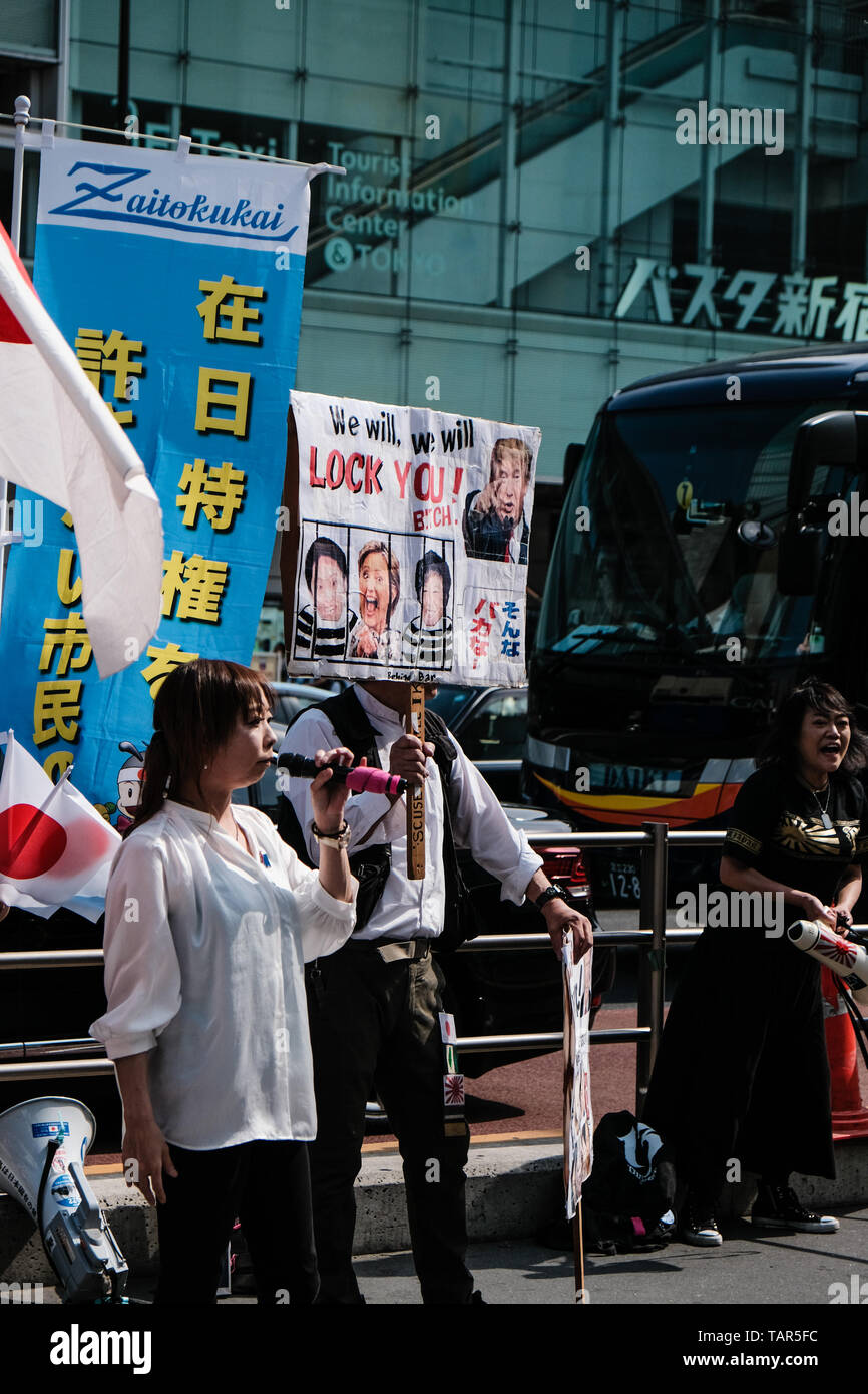 Tokyo, Japan. 26th May, 2019. Trump supporters are seen holding up ...