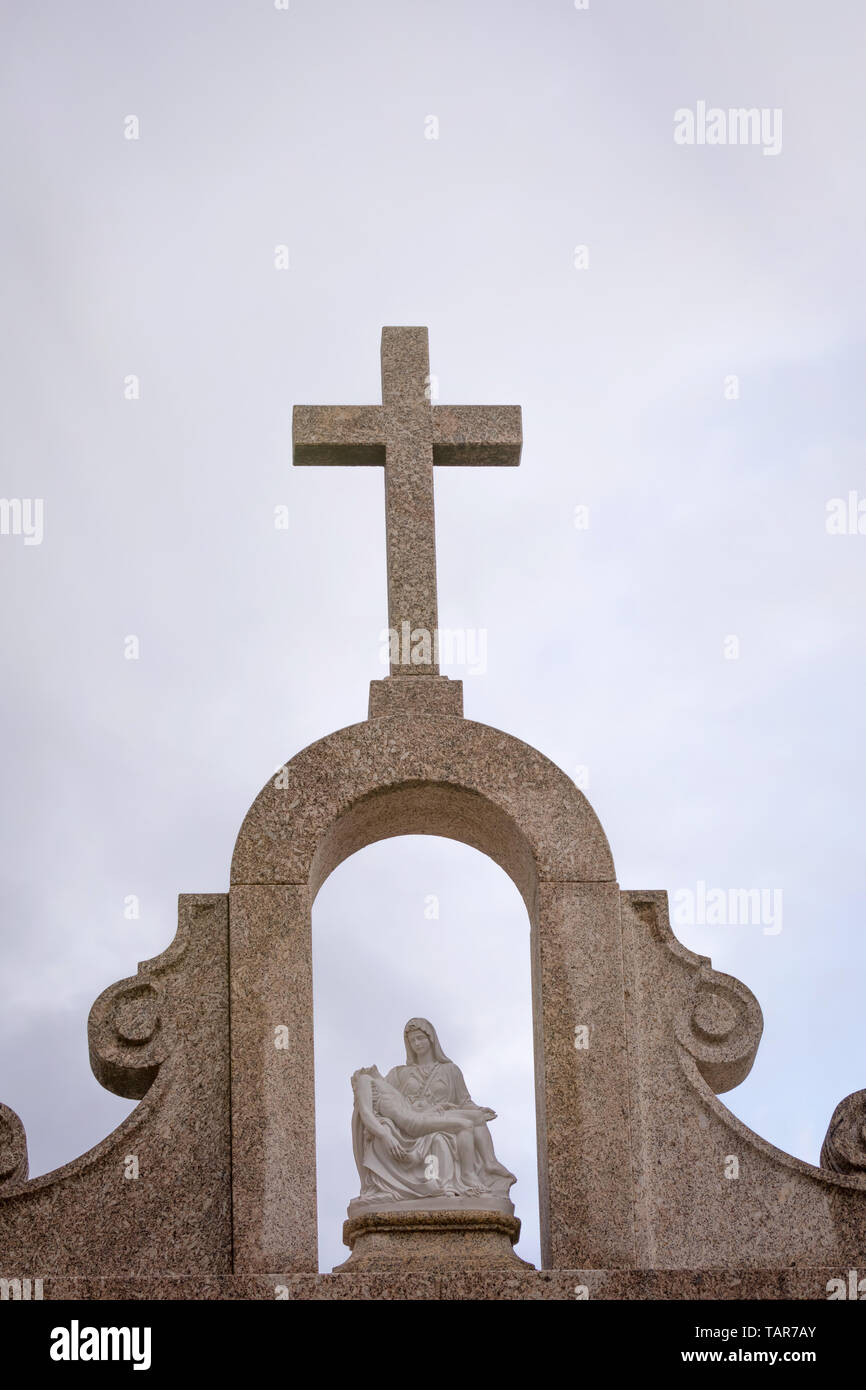 Granite stone cross crucifix memorial hi-res stock photography and ...