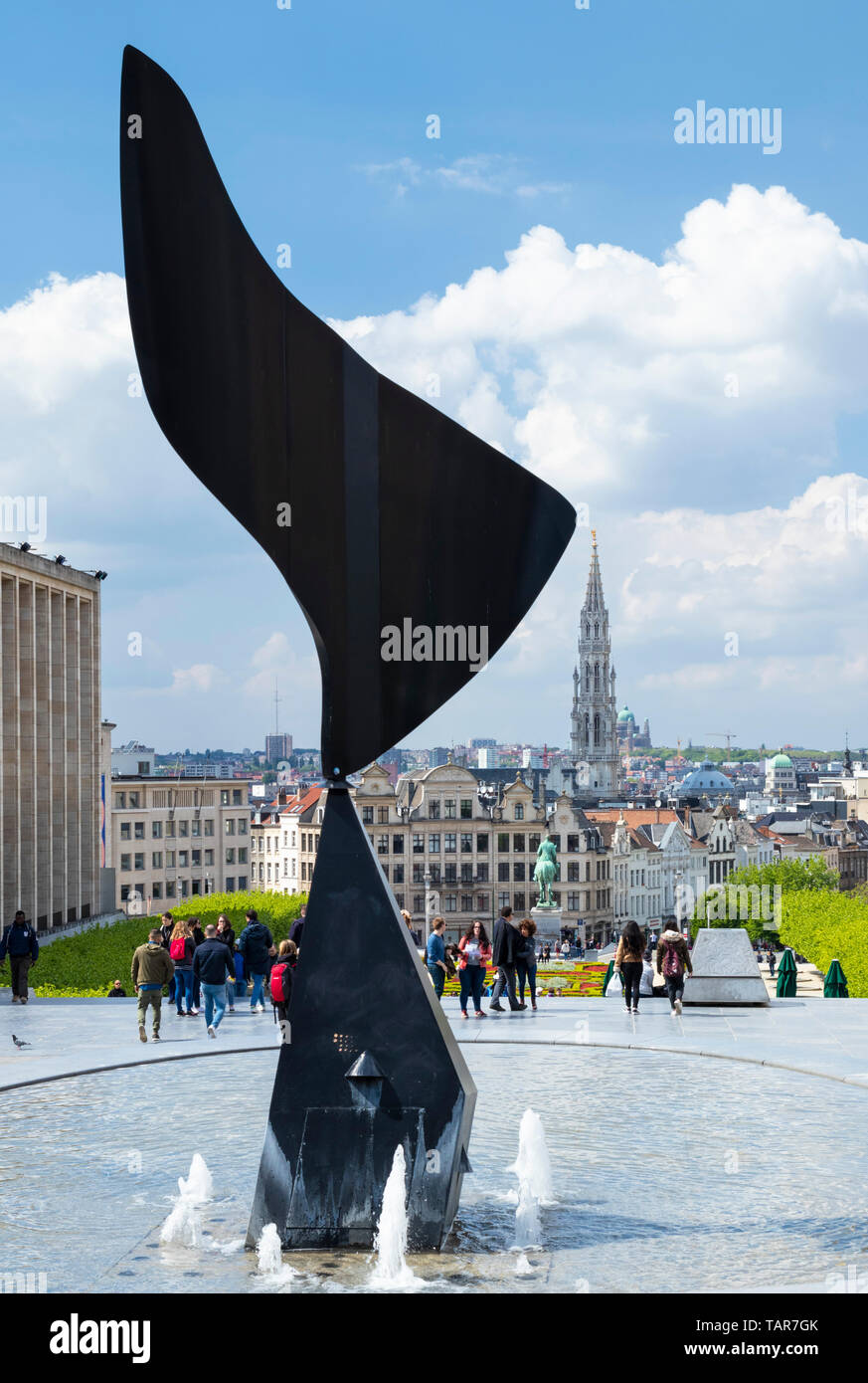 Het Wervelend Oor, L'oreille Tourbillonante The Whirling Ear sculpture ...