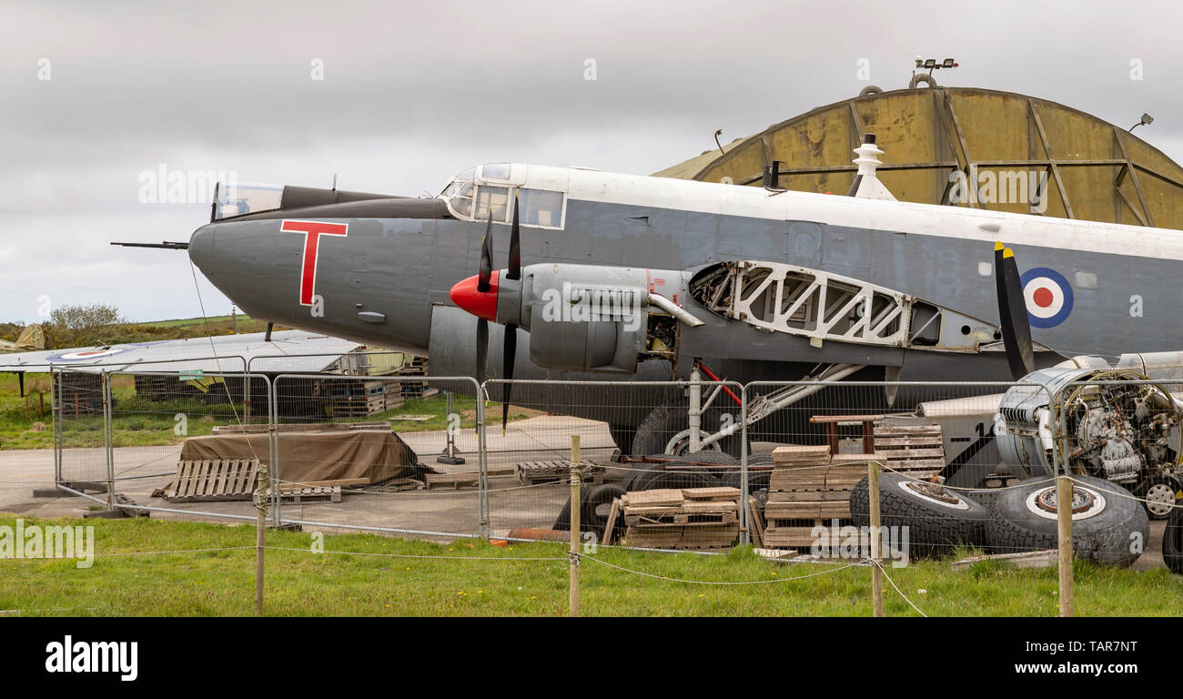 Shackleton aircraft hi-res stock photography and images - Alamy