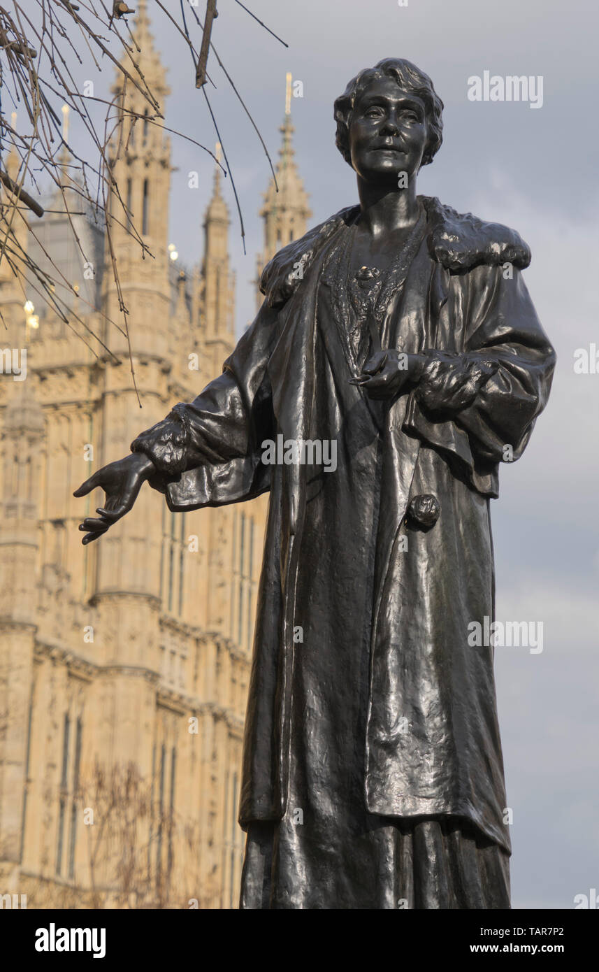 Statue of suffragette Emmeline Pankhurst outside the Houses of ...