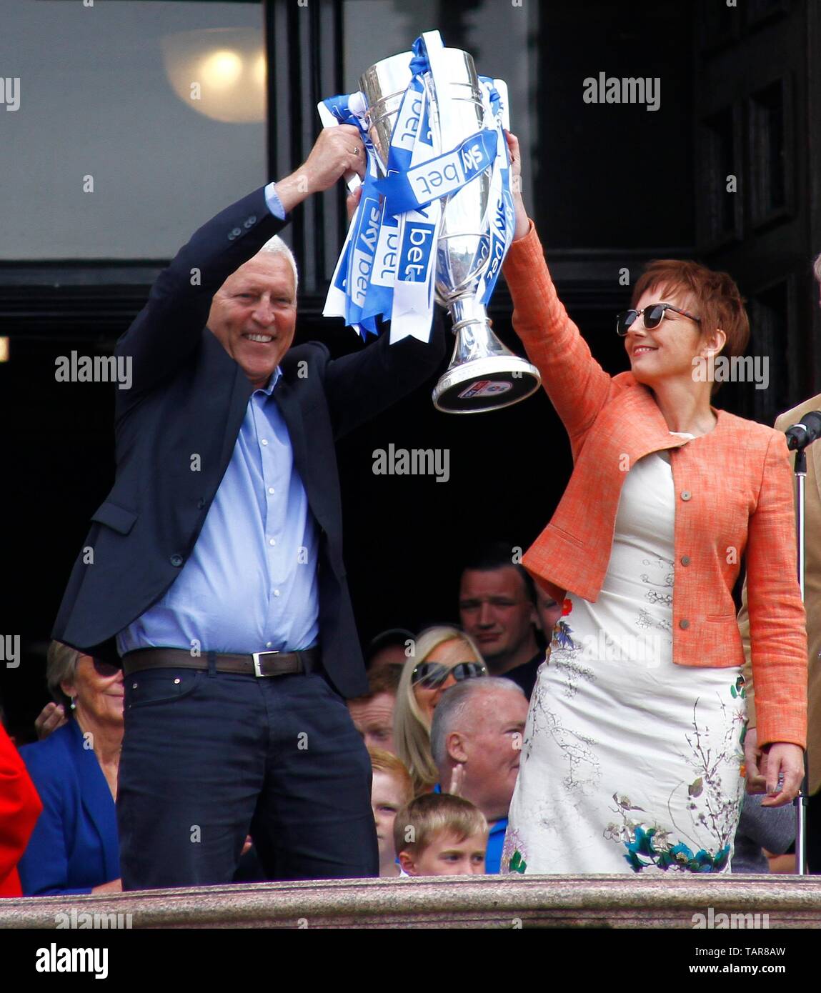 Steve mcnulty tranmere trophy hi-res stock photography and images - Alamy