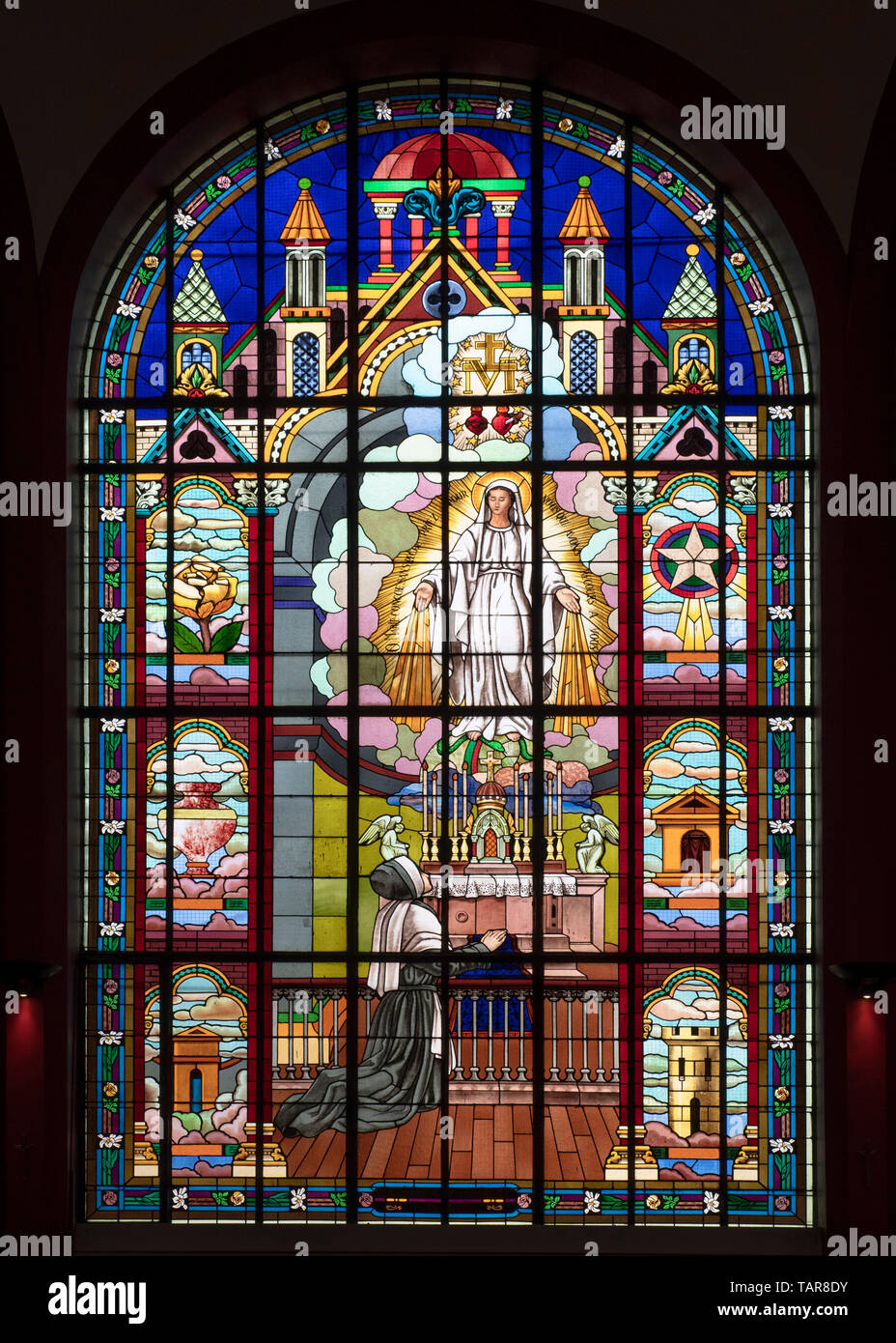 Tinted church windows hi-res stock photography and images - Alamy