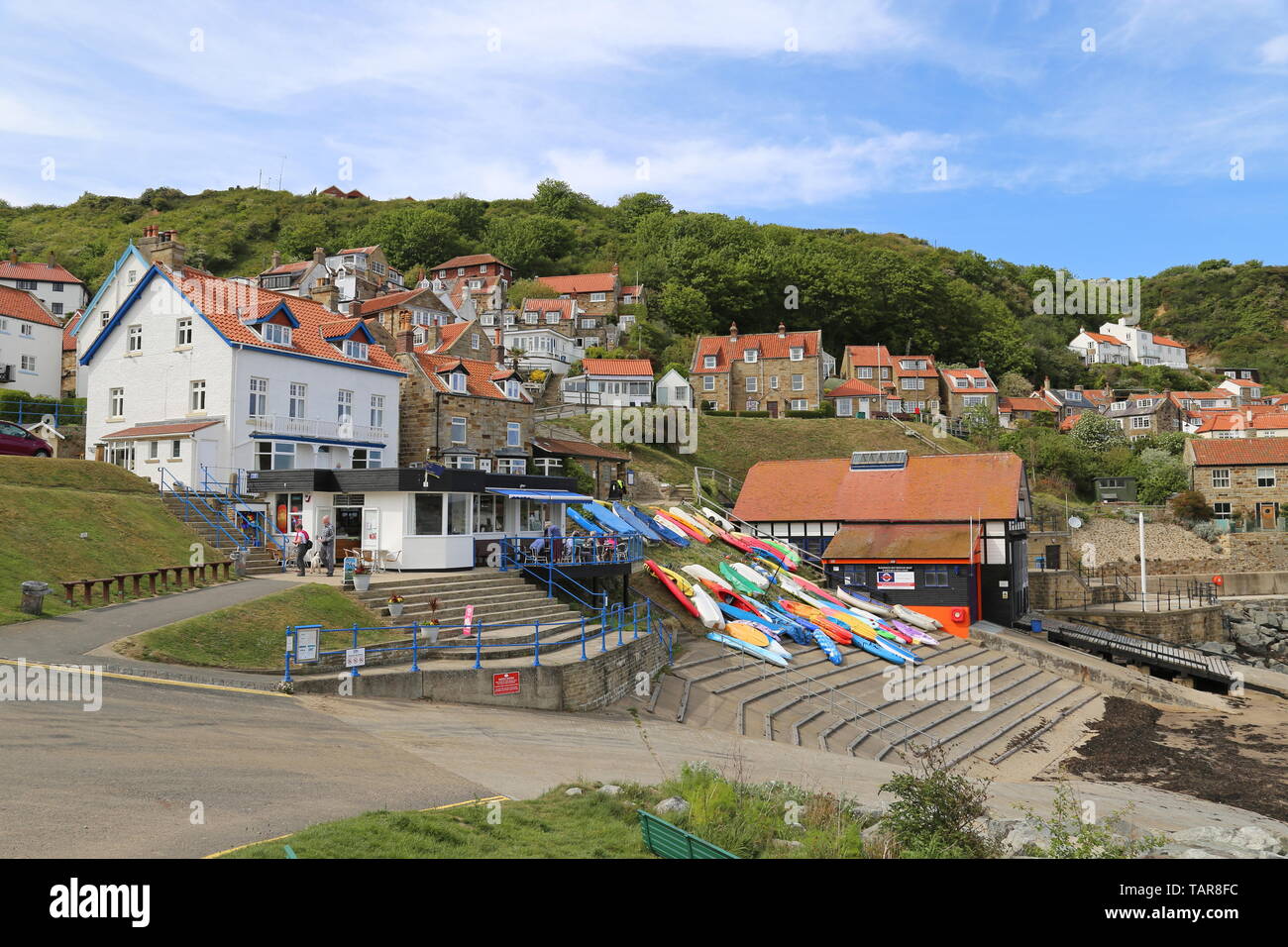 Scarborough sandside hi-res stock photography and images - Alamy