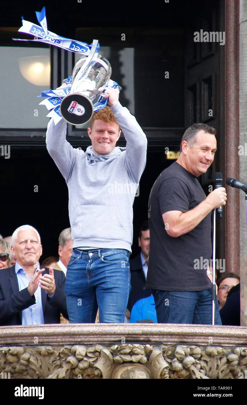 Steve mcnulty tranmere trophy hi-res stock photography and images - Alamy